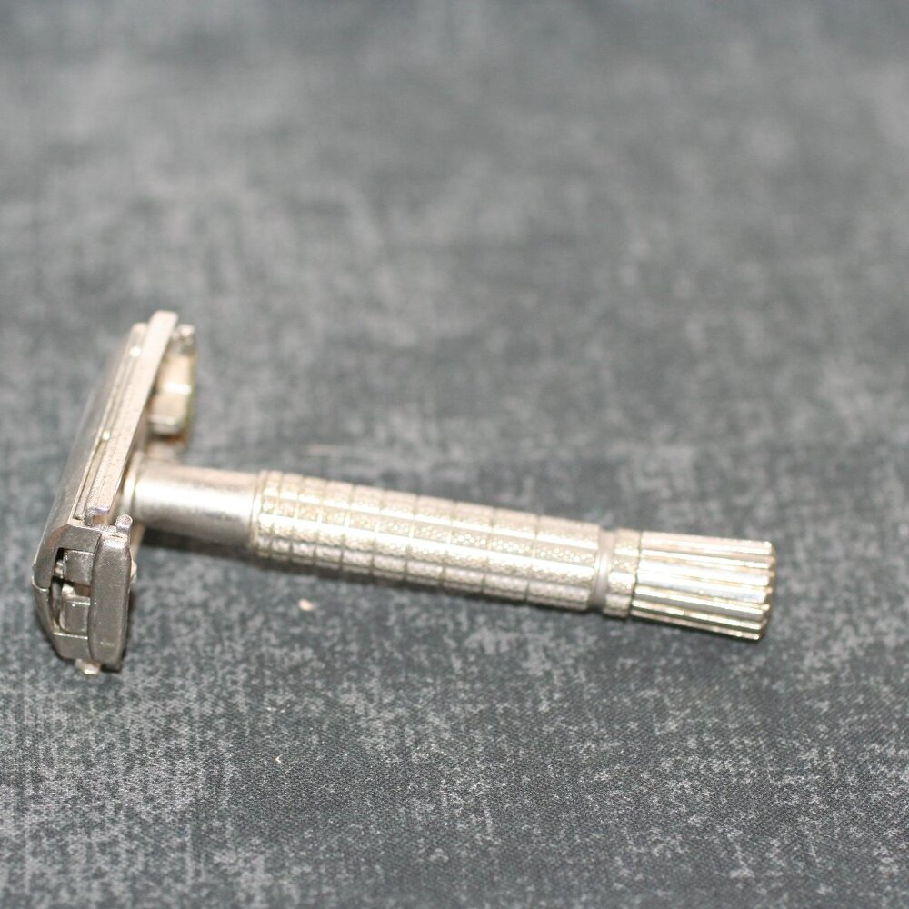 Vintage 1960's Gillette F2 Super Speed Safety Razor - Gem